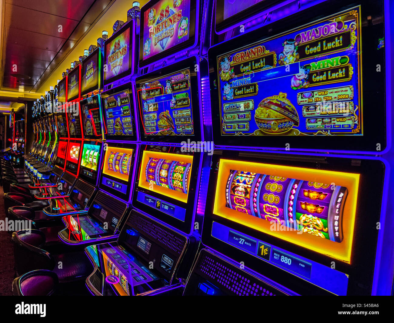 Row slots hi-res stock photography and images - Alamy