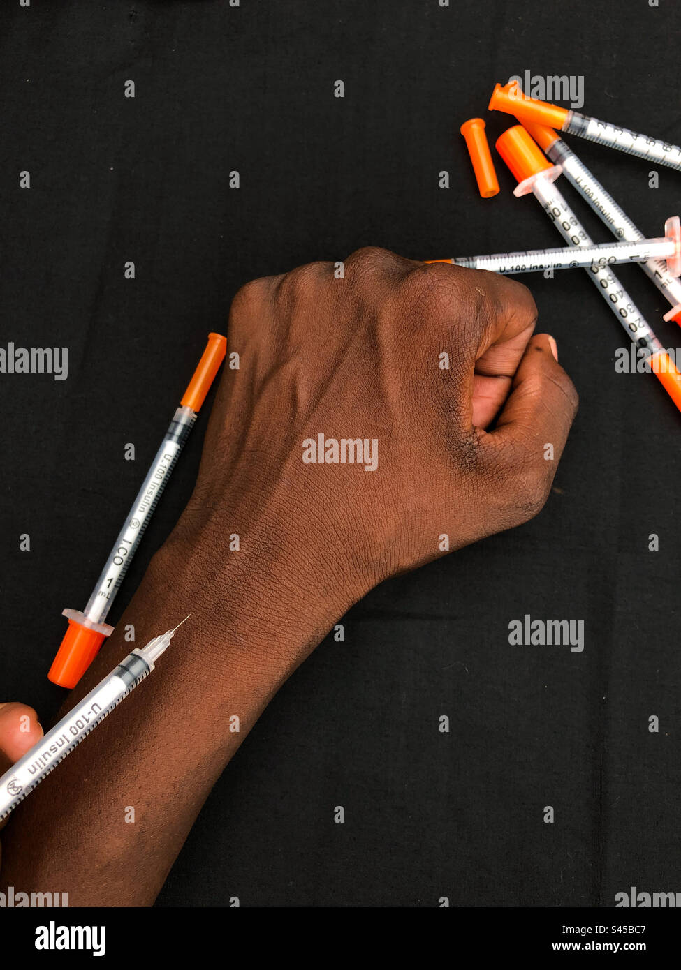 Injection insulin man hi-res stock photography and images - Alamy