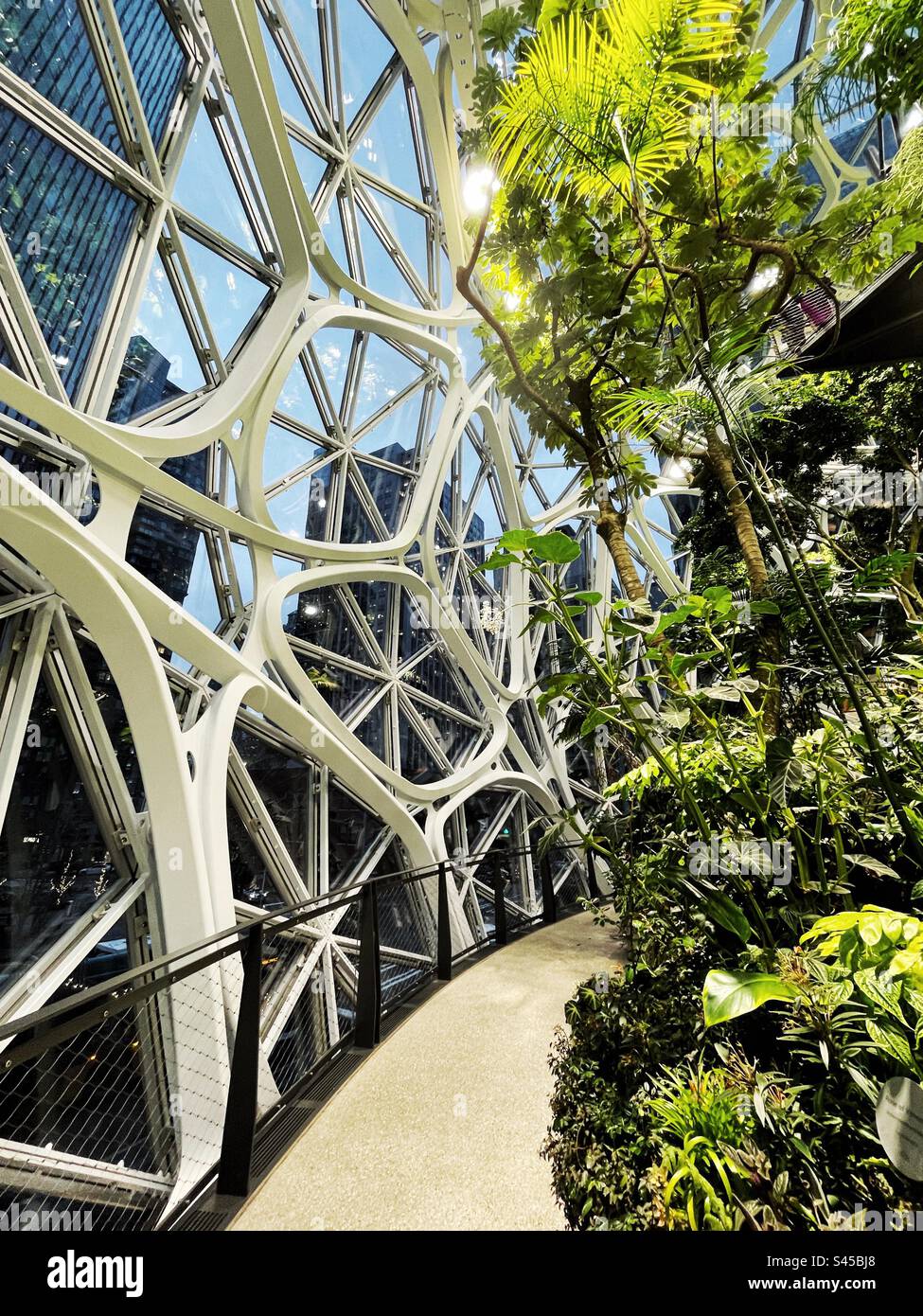 Inside sphere hi-res stock photography and images - Alamy