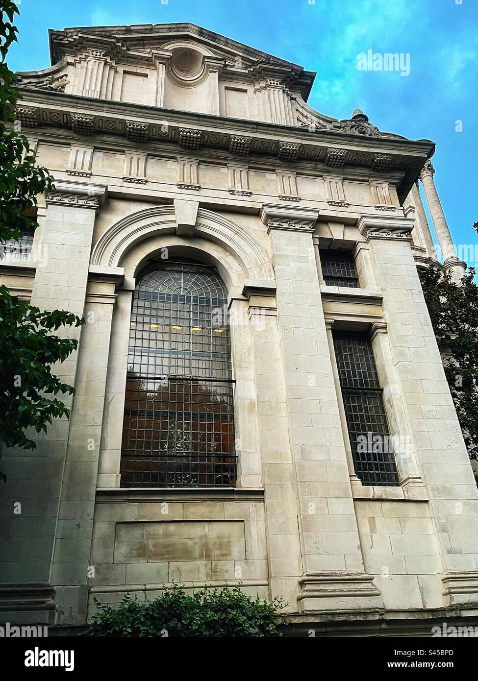 St johns church altar hi-res stock photography and images - Alamy