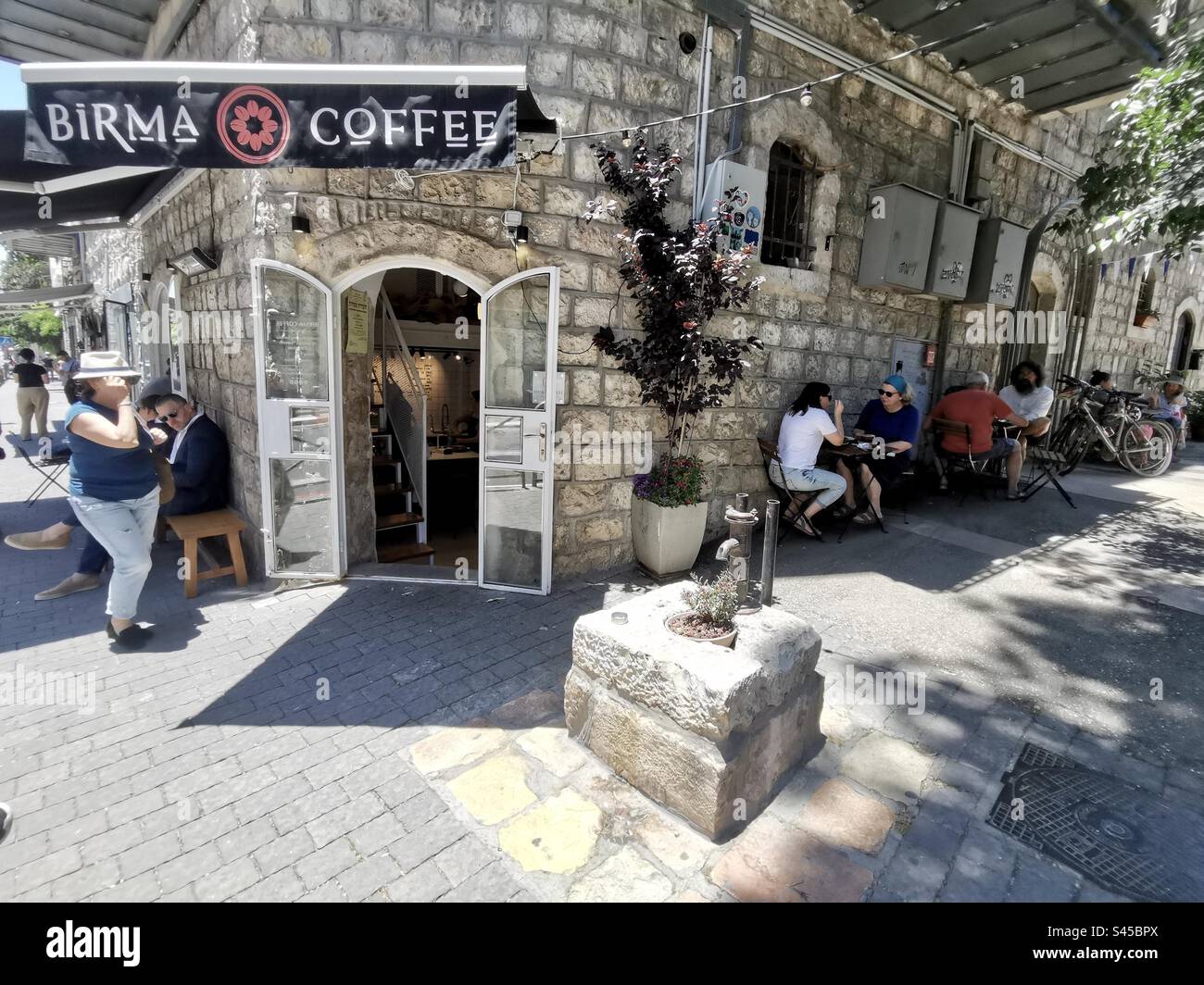 Old water pump on street hi-res stock photography and images - Alamy