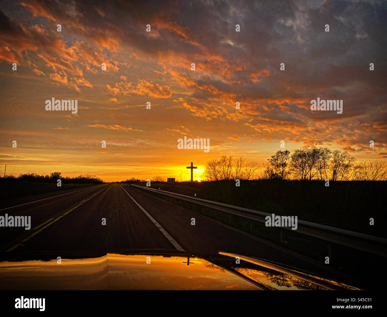 Driving the horizon hi-res stock photography and images - Alamy