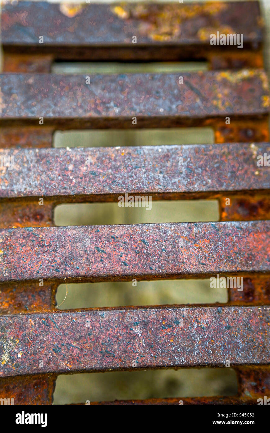 Metal rack hi-res stock photography and images - Alamy