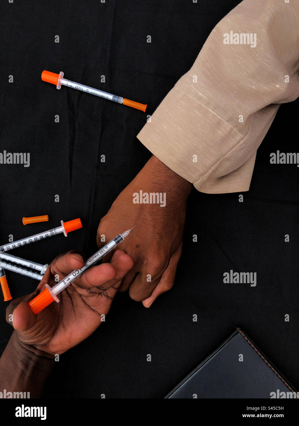 A man takes Insulin injections Stock Photo - Alamy