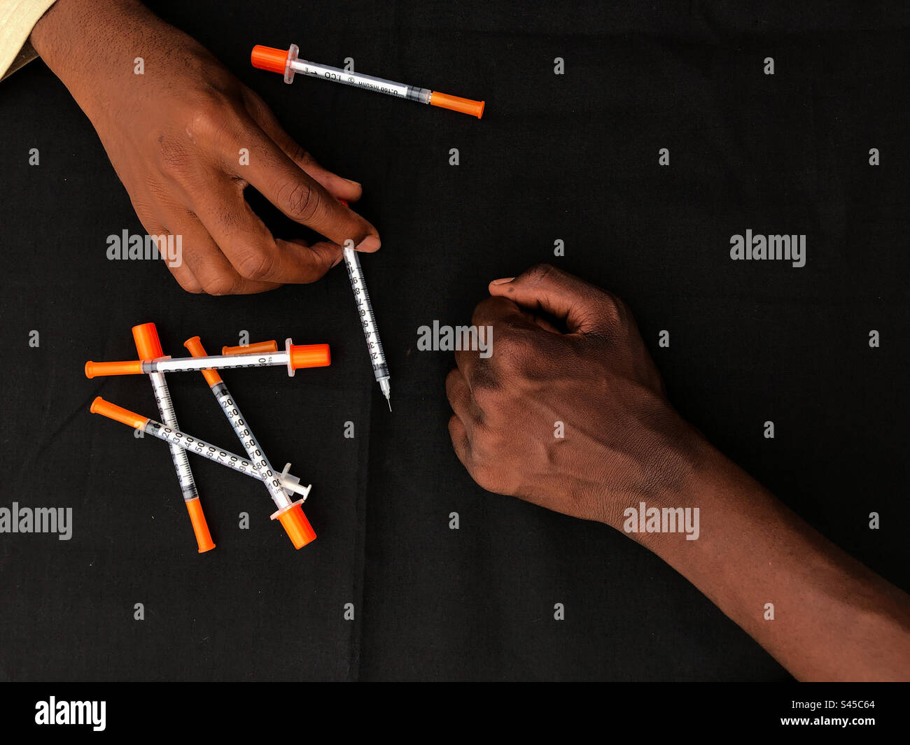 Insulin injections hi-res stock photography and images - Alamy