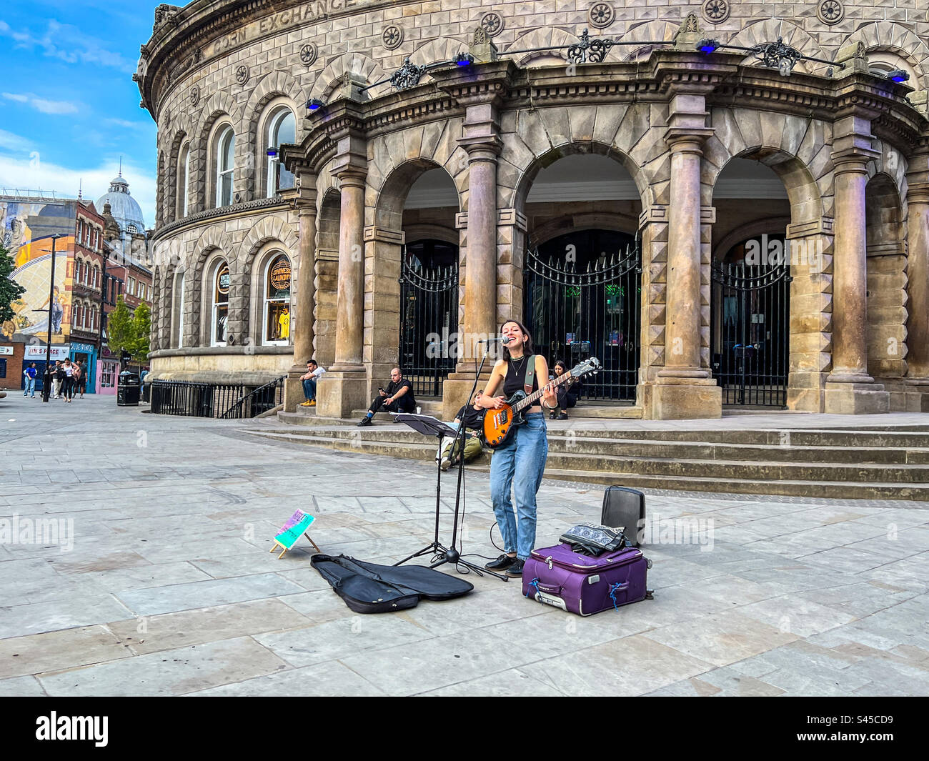 Busker singing outside corn Exchange in Leeds City Centre Stock Photo ...