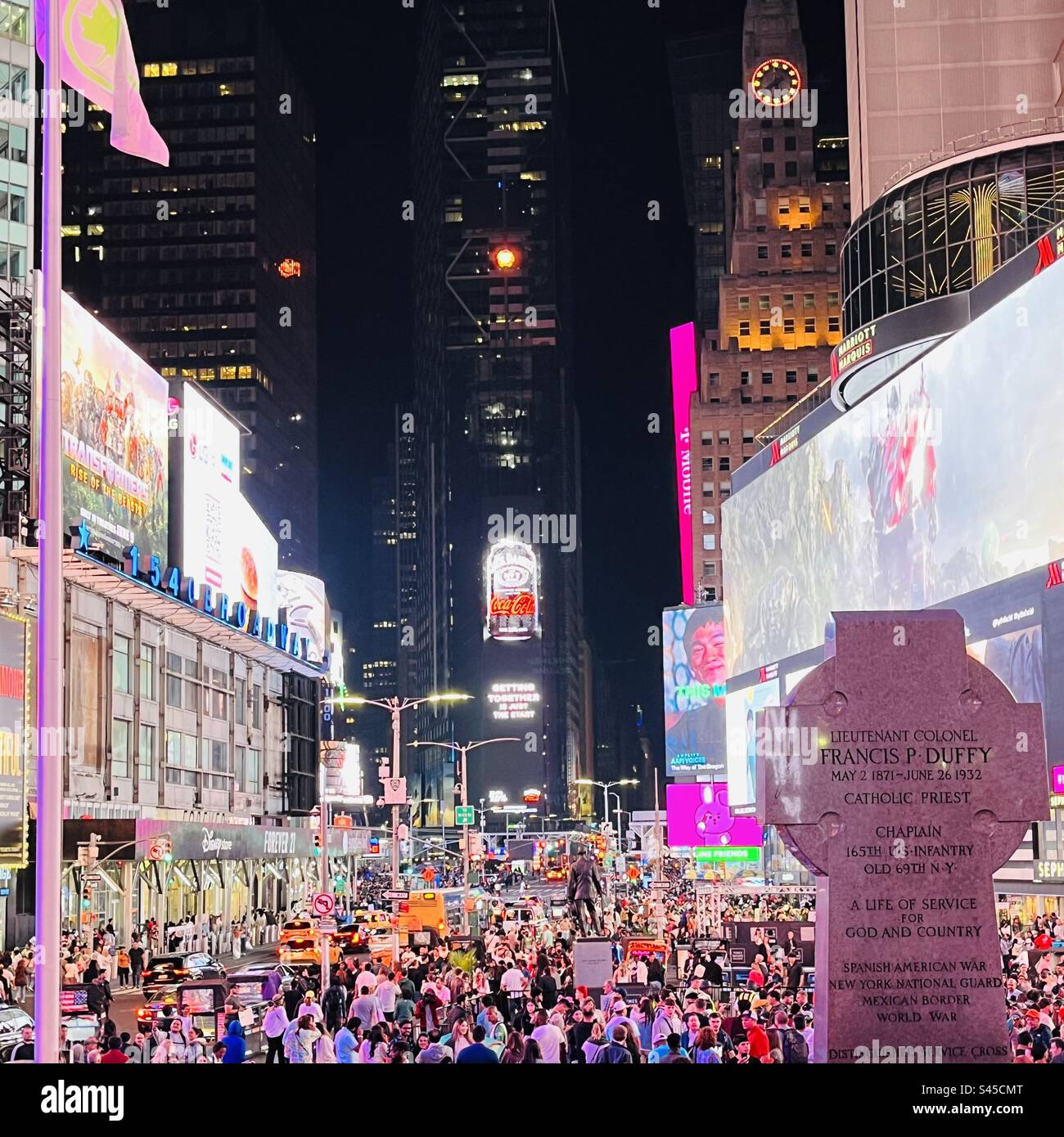 Crowds night life hi-res stock photography and images - Alamy