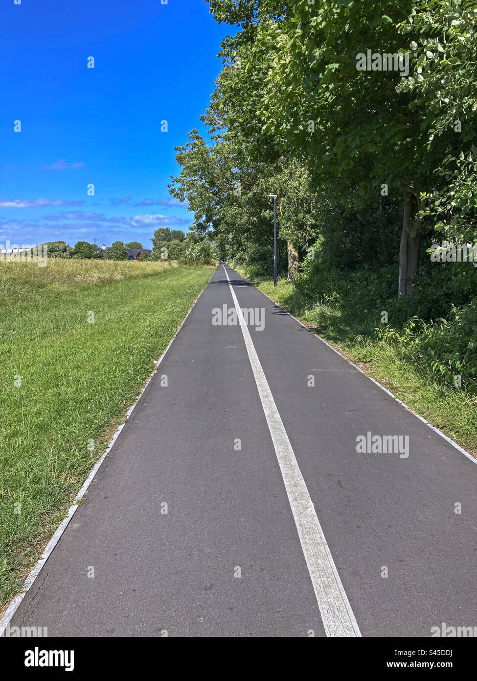 National cycle route 33 hi-res stock photography and images - Alamy