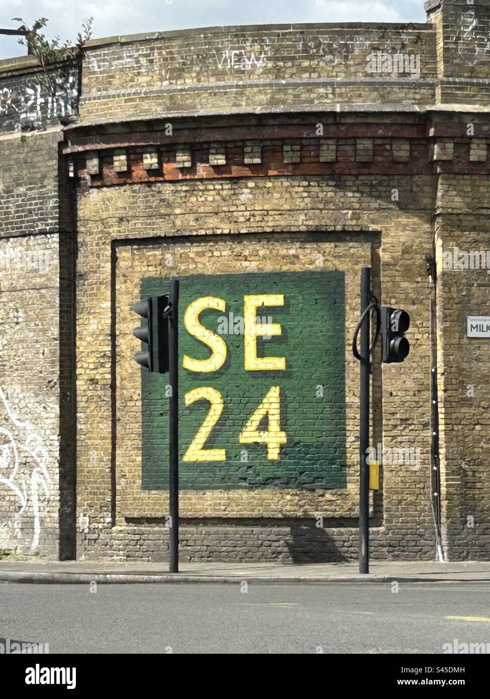 Postcode sign hi-res stock photography and images - Alamy