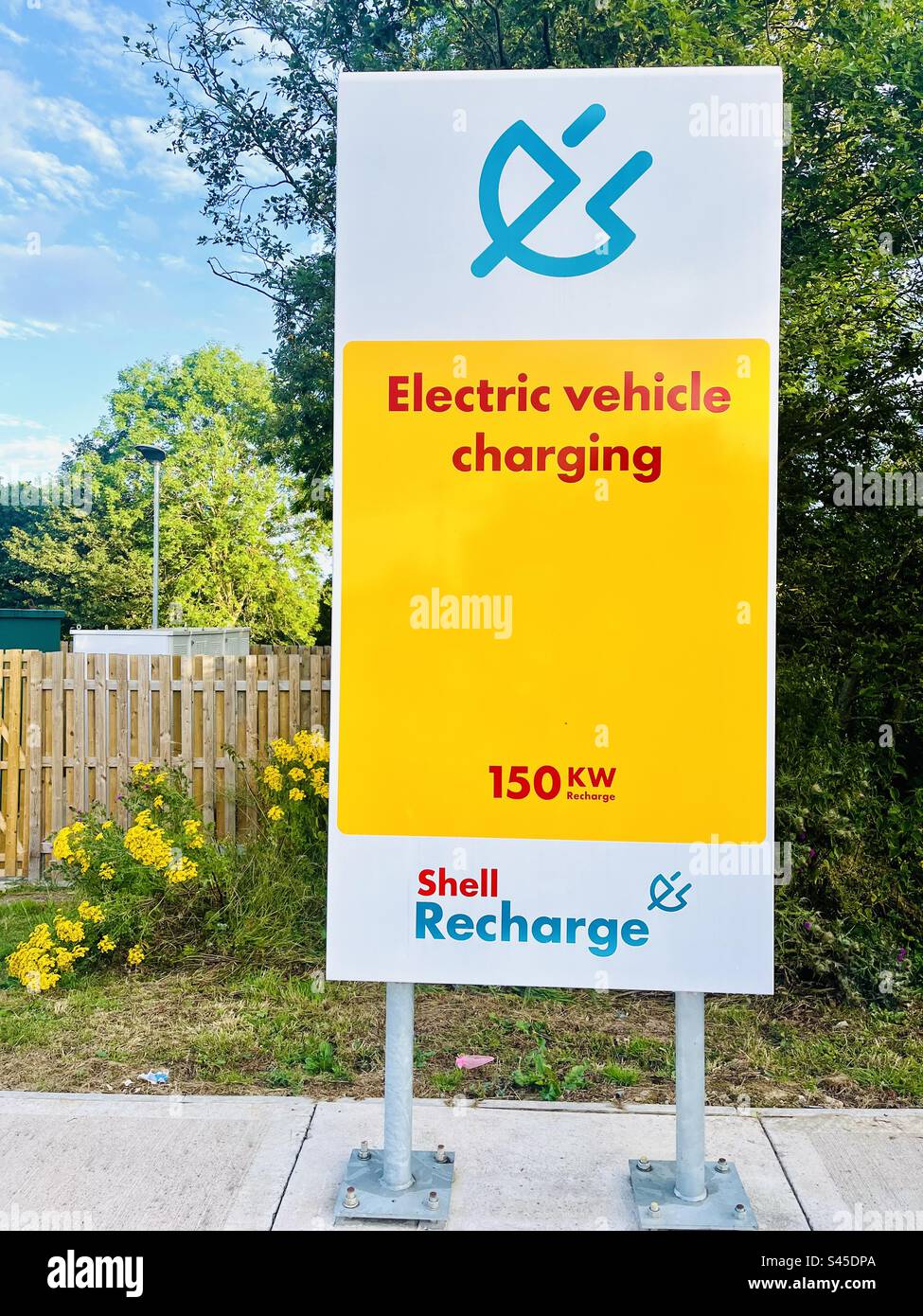 Shell electric car charging hi-res stock photography and images - Alamy