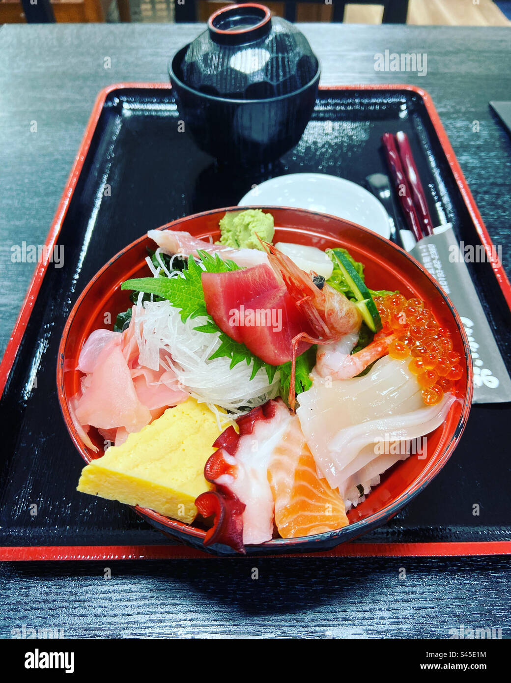 Seafood donburi hi-res stock photography and images - Alamy