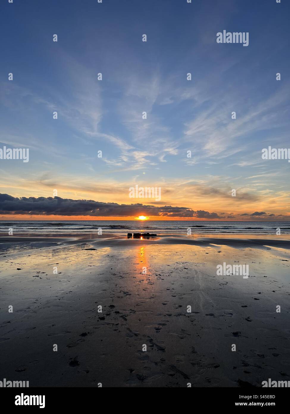 Islay sunset hi-res stock photography and images - Alamy