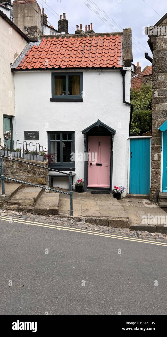 Tiny cottage in Robin Hoods Bay Stock Photo - Alamy