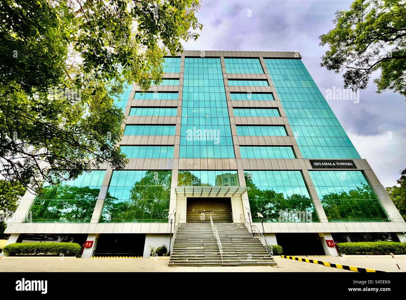 Dawn building hi-res stock photography and images - Alamy