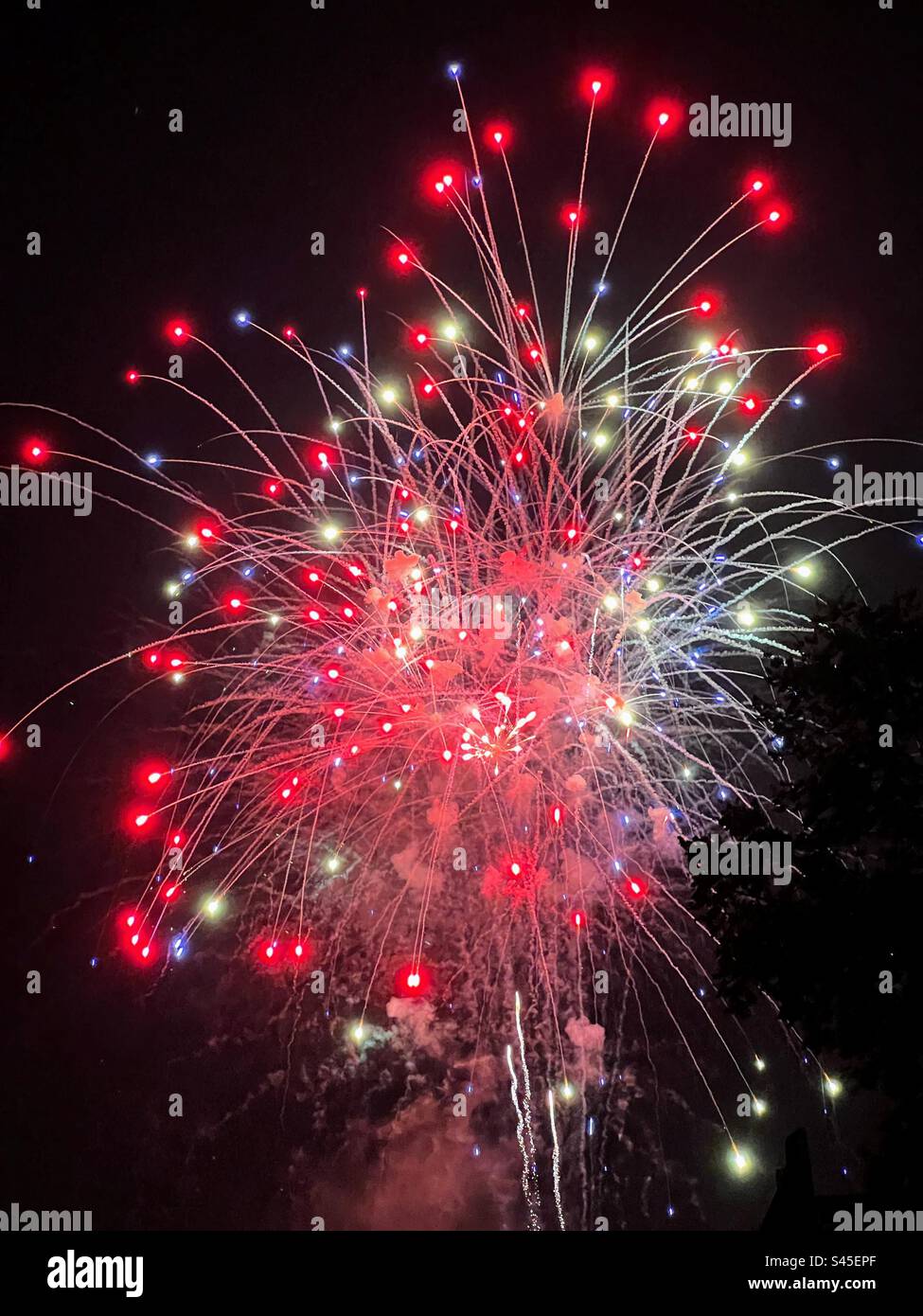 Red white blue fireworks hi-res stock photography and images - Alamy