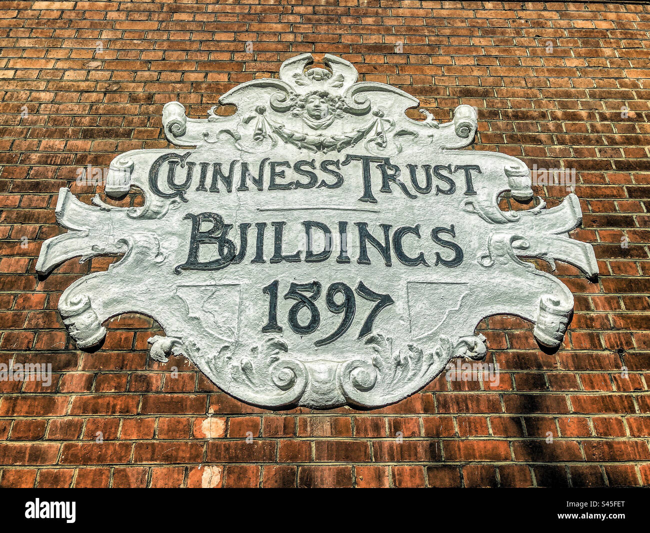 Guinness trust buildings hi-res stock photography and images - Alamy