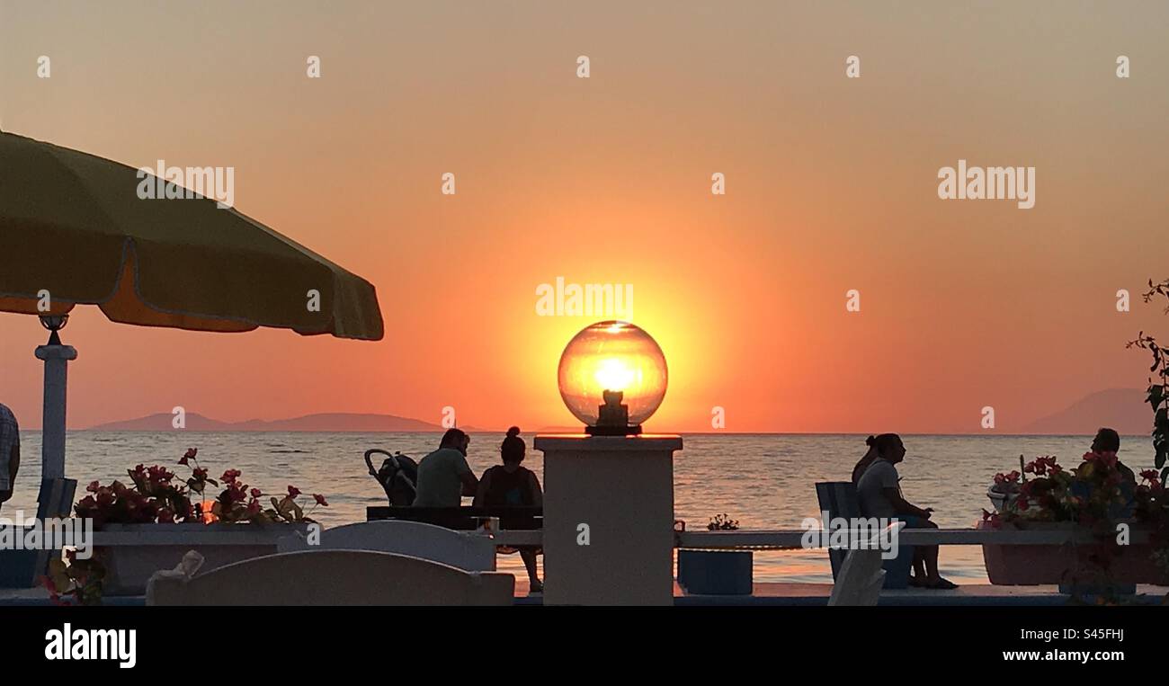 Sunset street light hi-res stock photography and images - Alamy