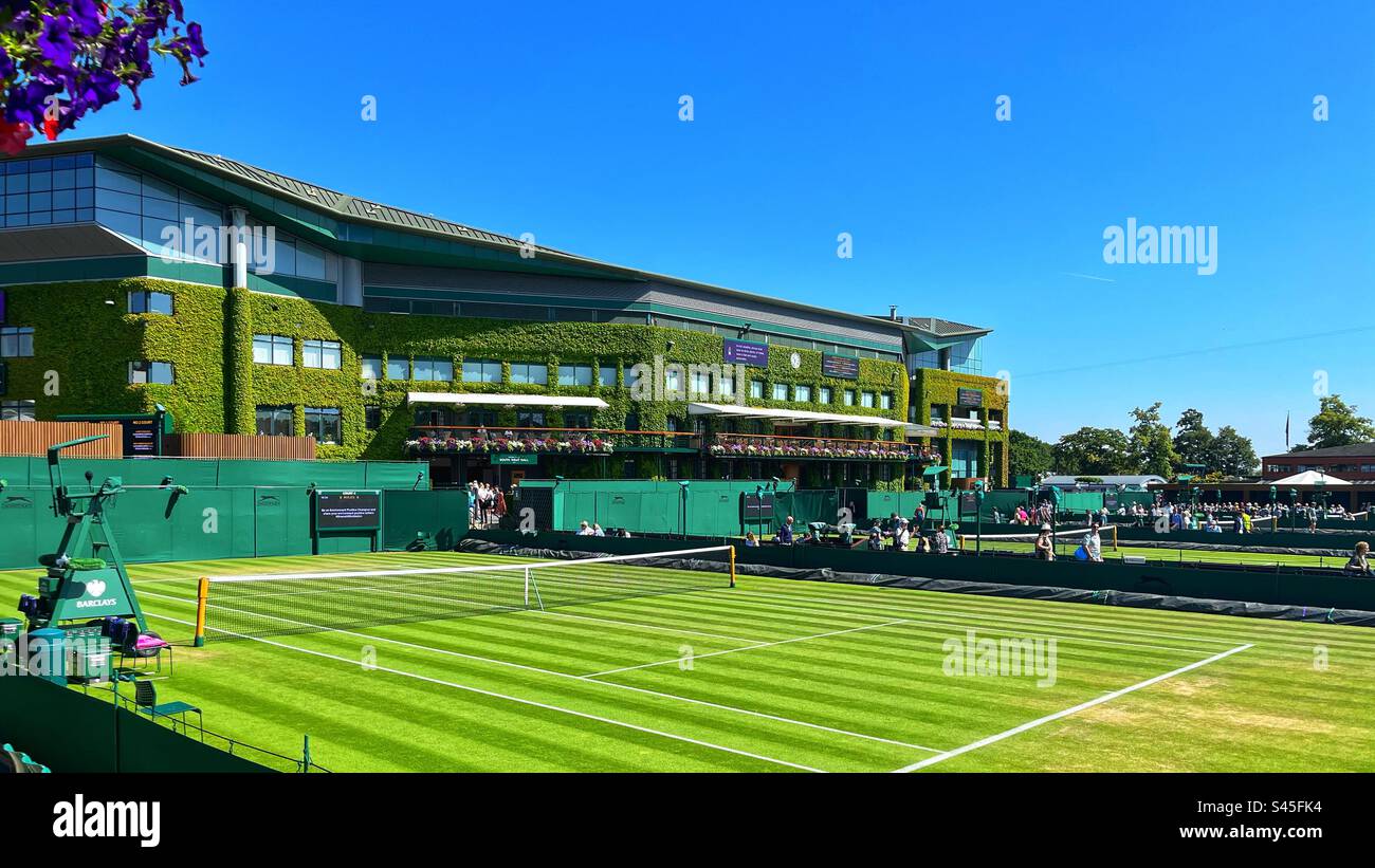 Outside tennis court hi-res stock photography and images - Alamy