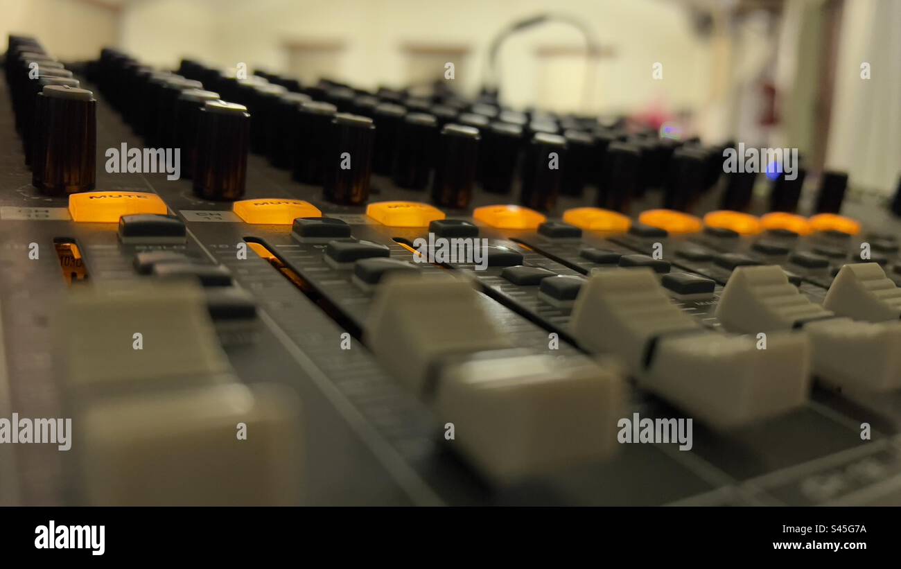 Mixing engineer hi-res stock photography and images - Alamy