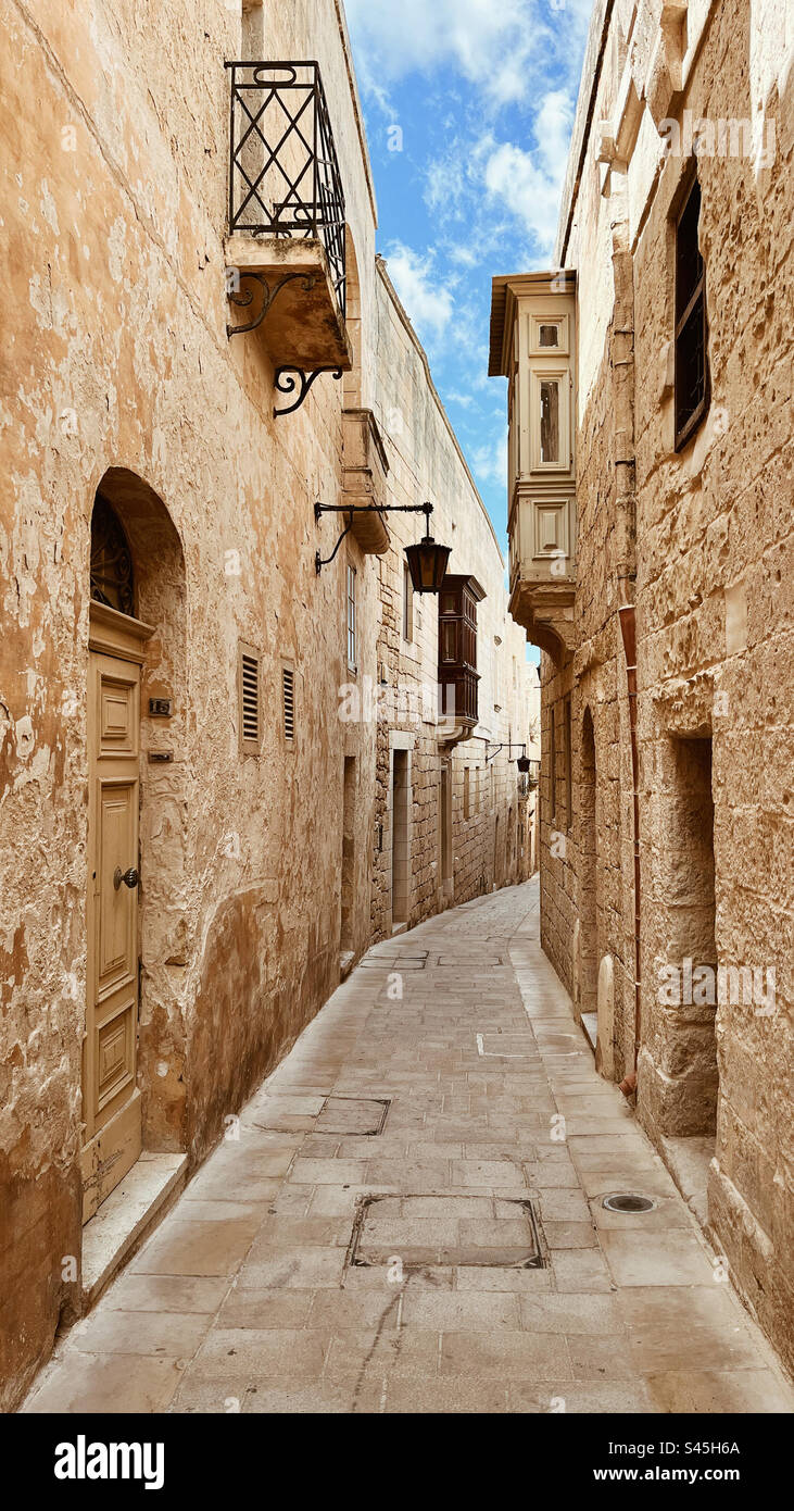 Medina streetscape hi-res stock photography and images - Alamy