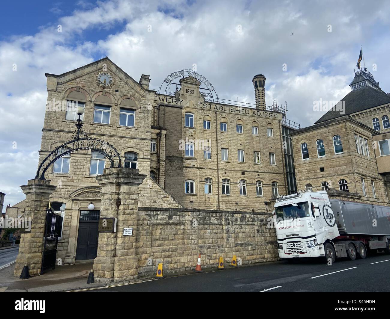 Alcohol brewery hi-res stock photography and images - Alamy