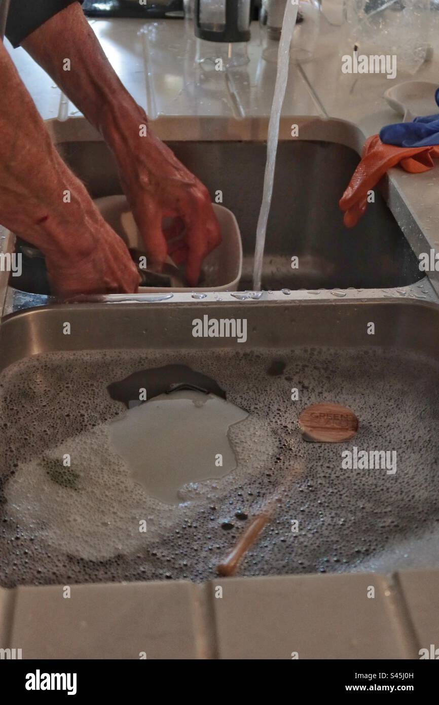 Man cleaning sink hi-res stock photography and images - Alamy