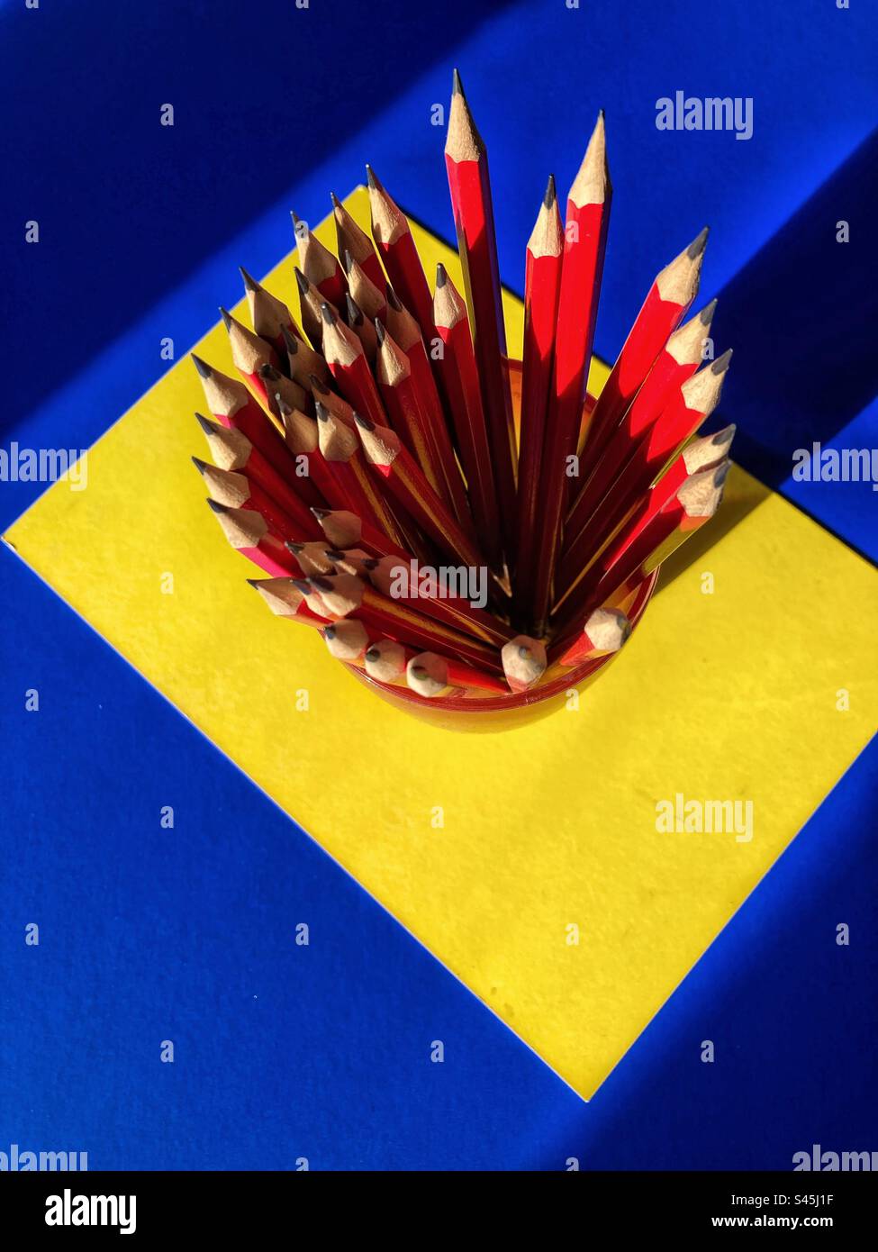 Graphite pencils hi-res stock photography and images - Alamy