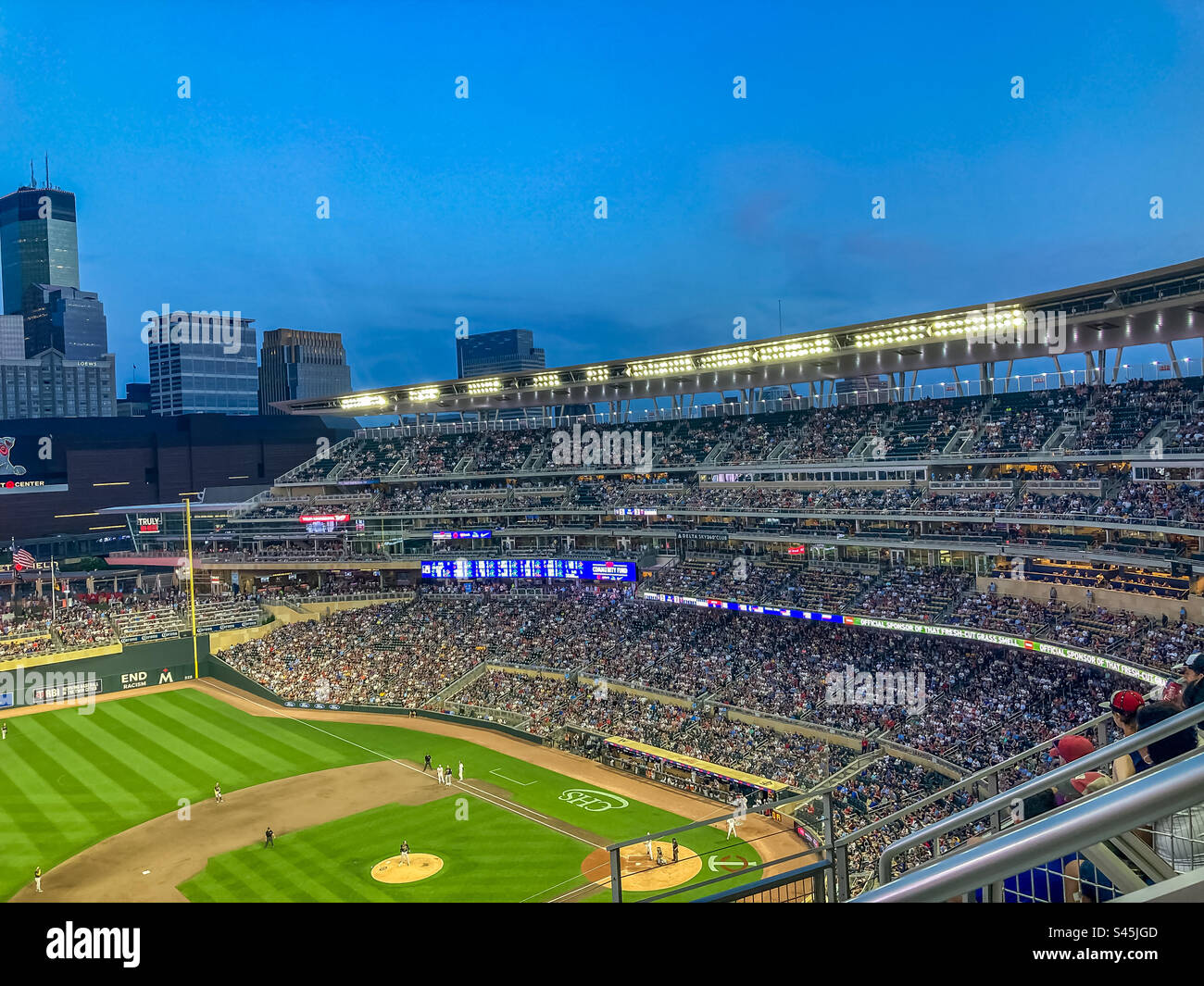 Target field hi-res stock photography and images - Alamy