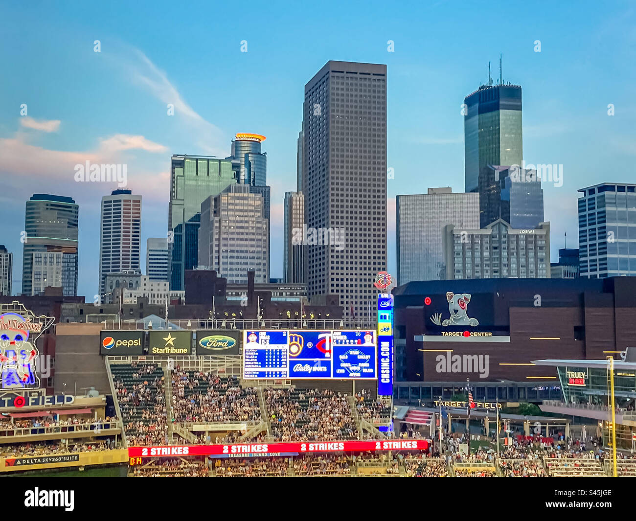 Target field hi-res stock photography and images - Alamy