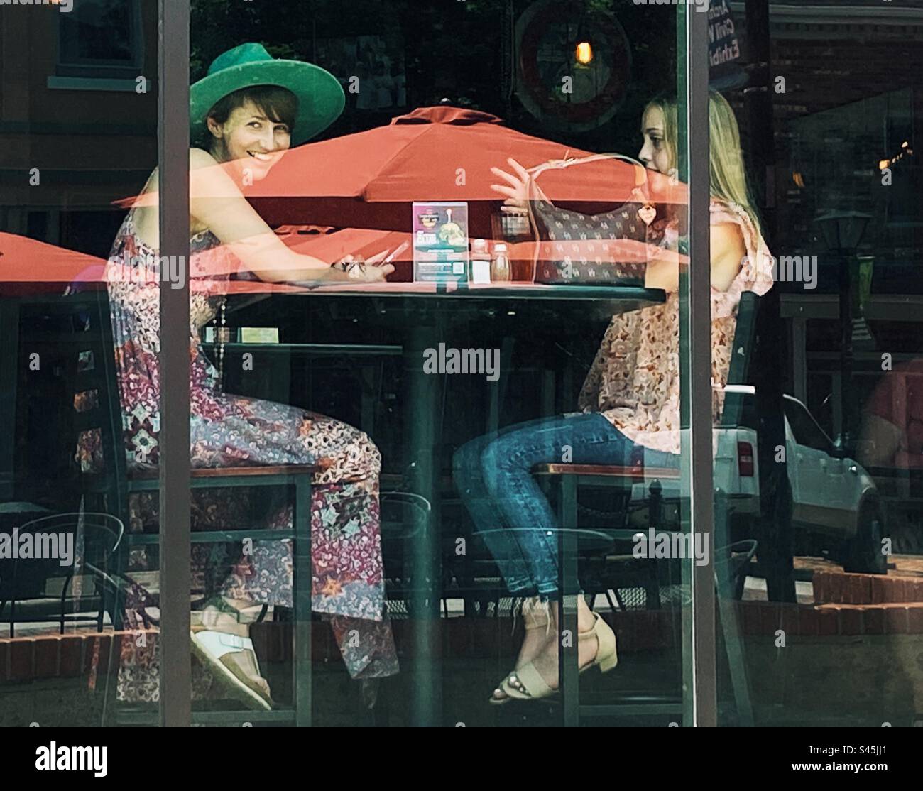 Girls at a window hi-res stock photography and images - Alamy