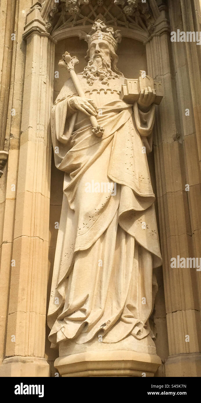 Statue gloucester hi-res stock photography and images - Alamy