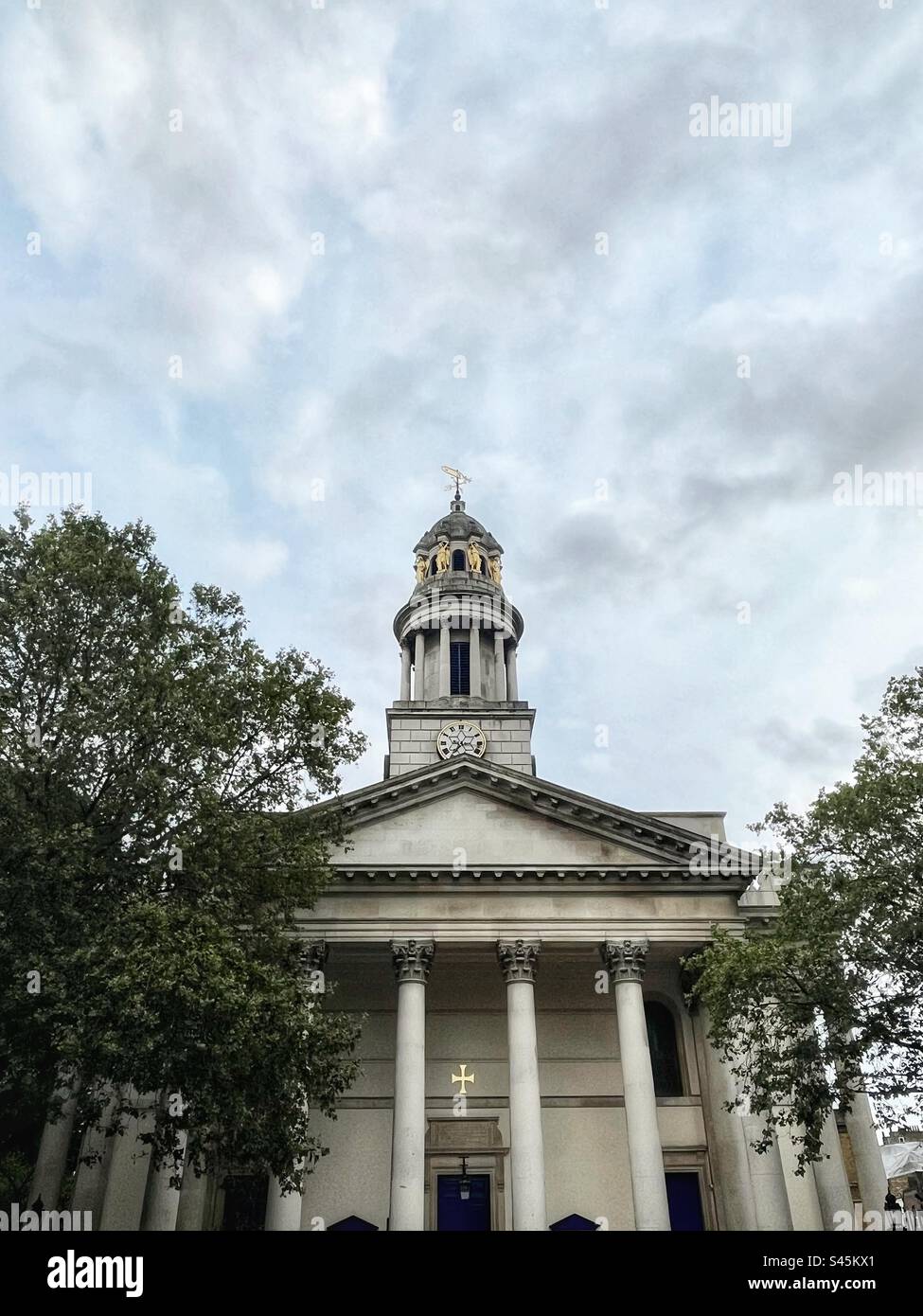 London architecture clock hi-res stock photography and images - Alamy