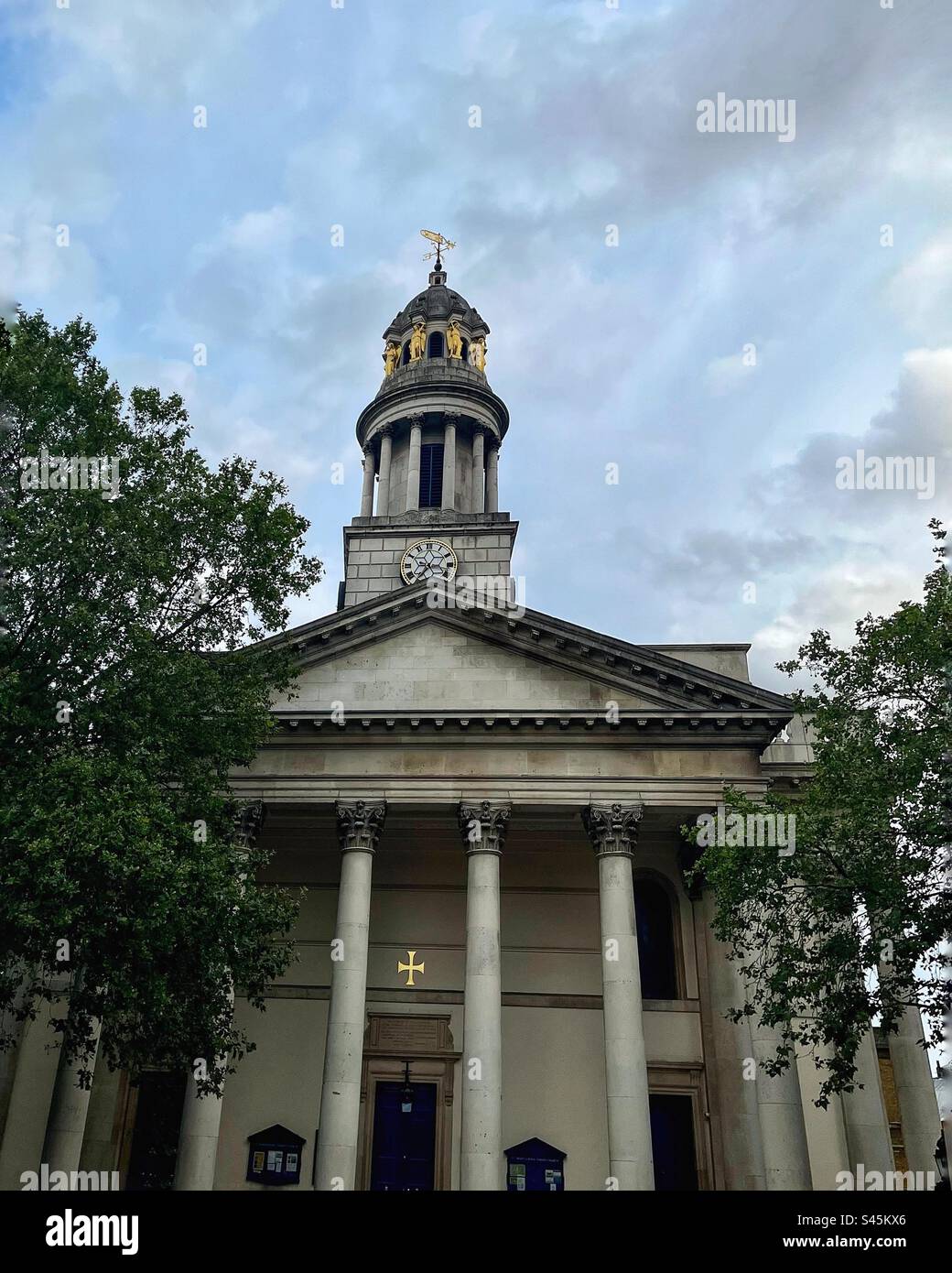 London architecture clock hi-res stock photography and images - Alamy