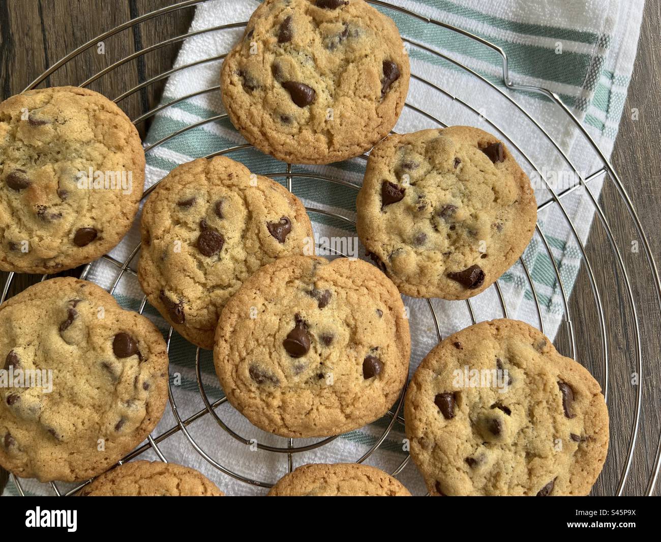 Wire rack hi-res stock photography and images - Alamy