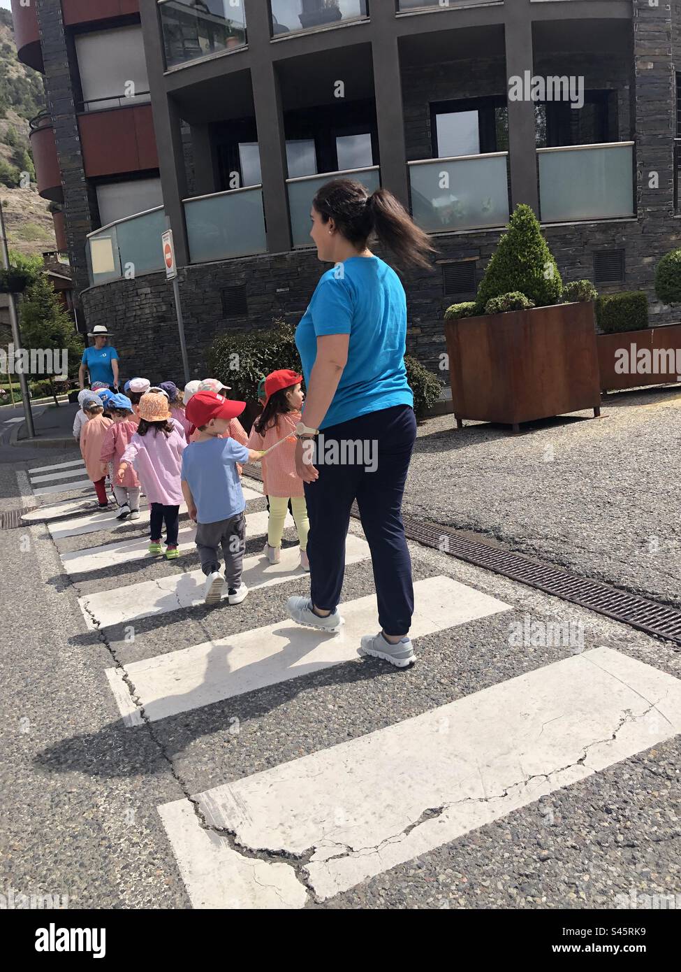 Children crossing road Stock Photo - Alamy