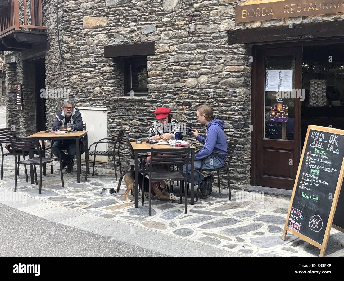 Cafe scenes hi-res stock photography and images - Alamy