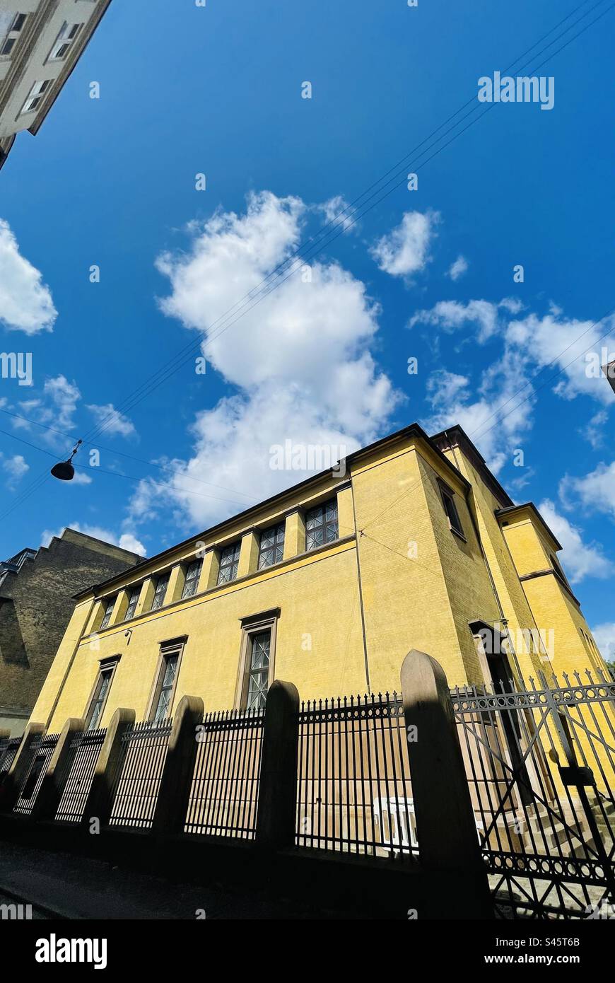 Synagogue exterior hi-res stock photography and images - Alamy