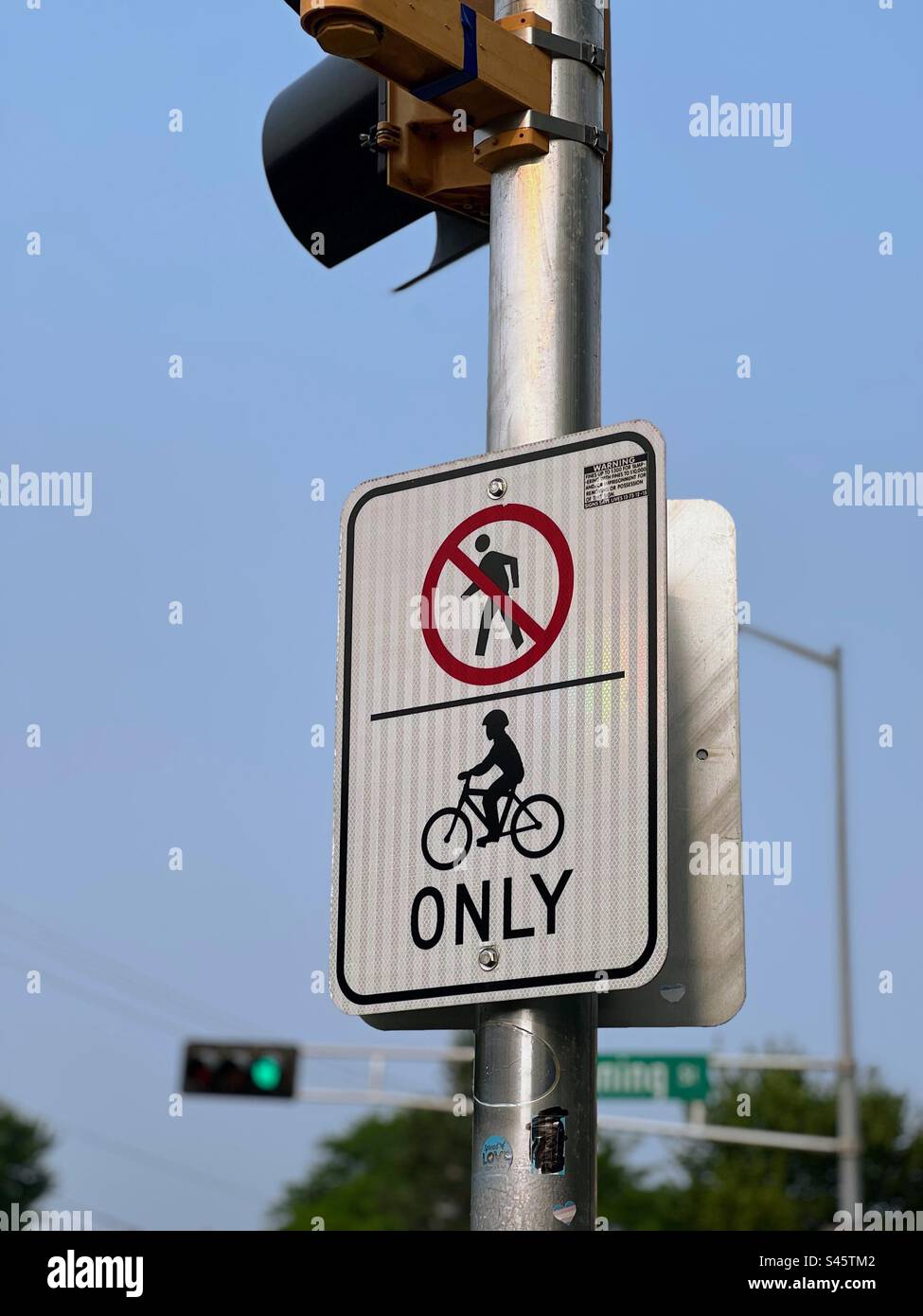 Bicycle traffic signs hi-res stock photography and images - Alamy