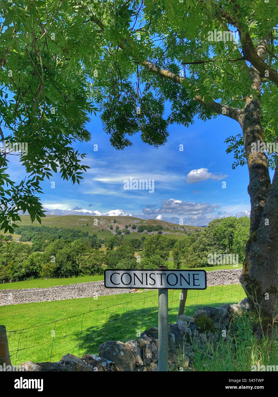 Conistone sign hi-res stock photography and images - Alamy