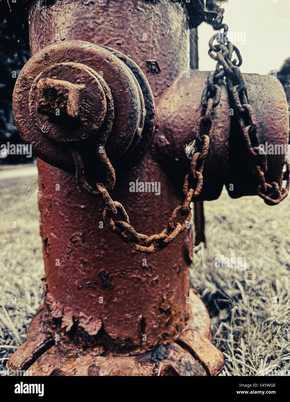Rusty fire hydrant Stock Photo - Alamy