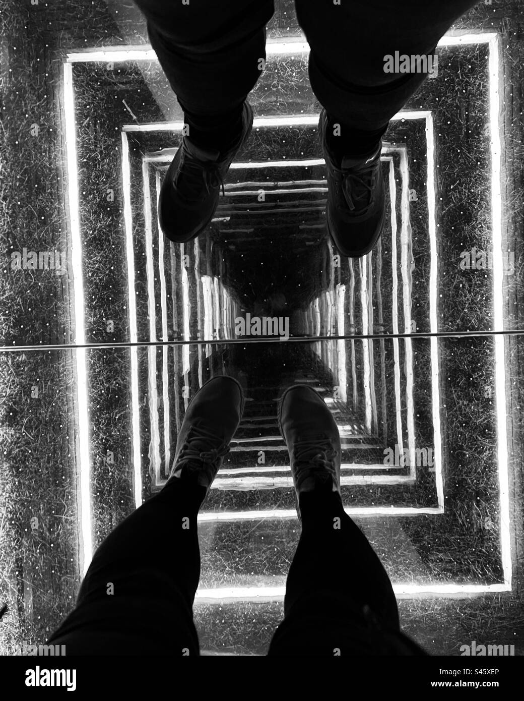 Illusion Black and White Stock Photos & Images - Alamy