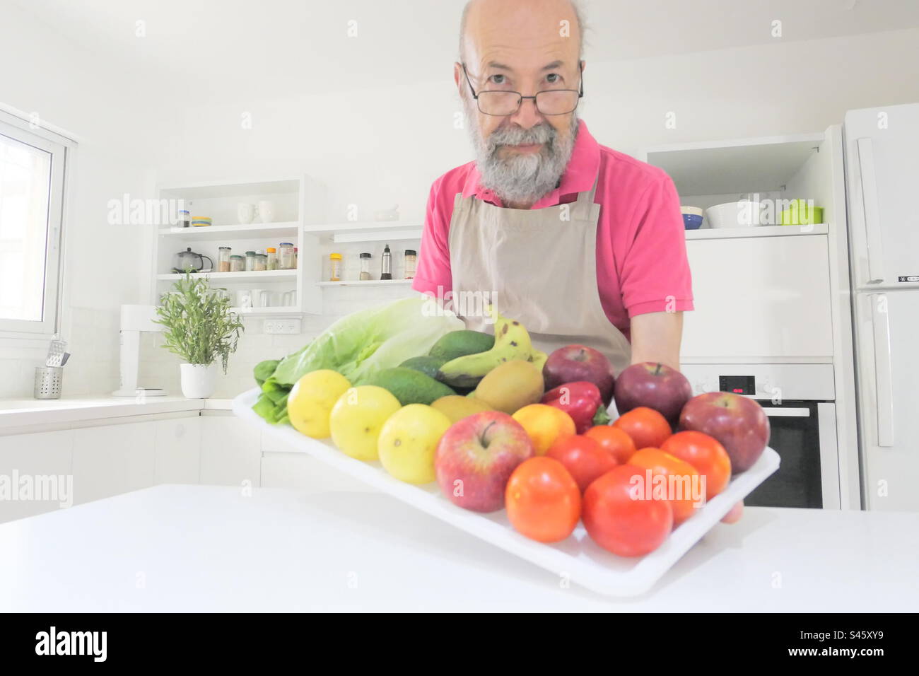 Senior man eating healthy food hi-res stock photography and images - Alamy