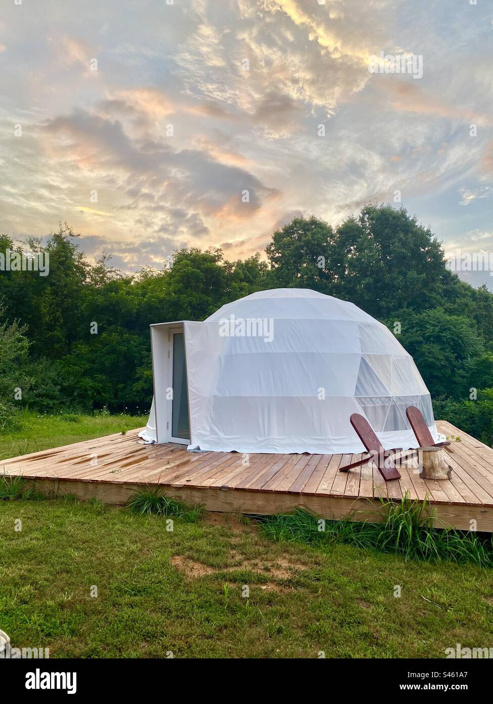 Glamping dome in morning hi-res stock photography and images - Alamy