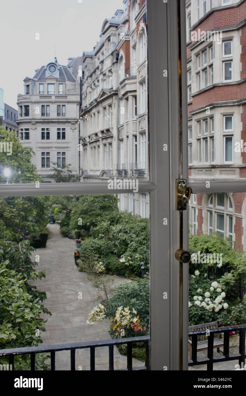Garden at Draper’s Hall, city of London, England Stock Photo - Alamy