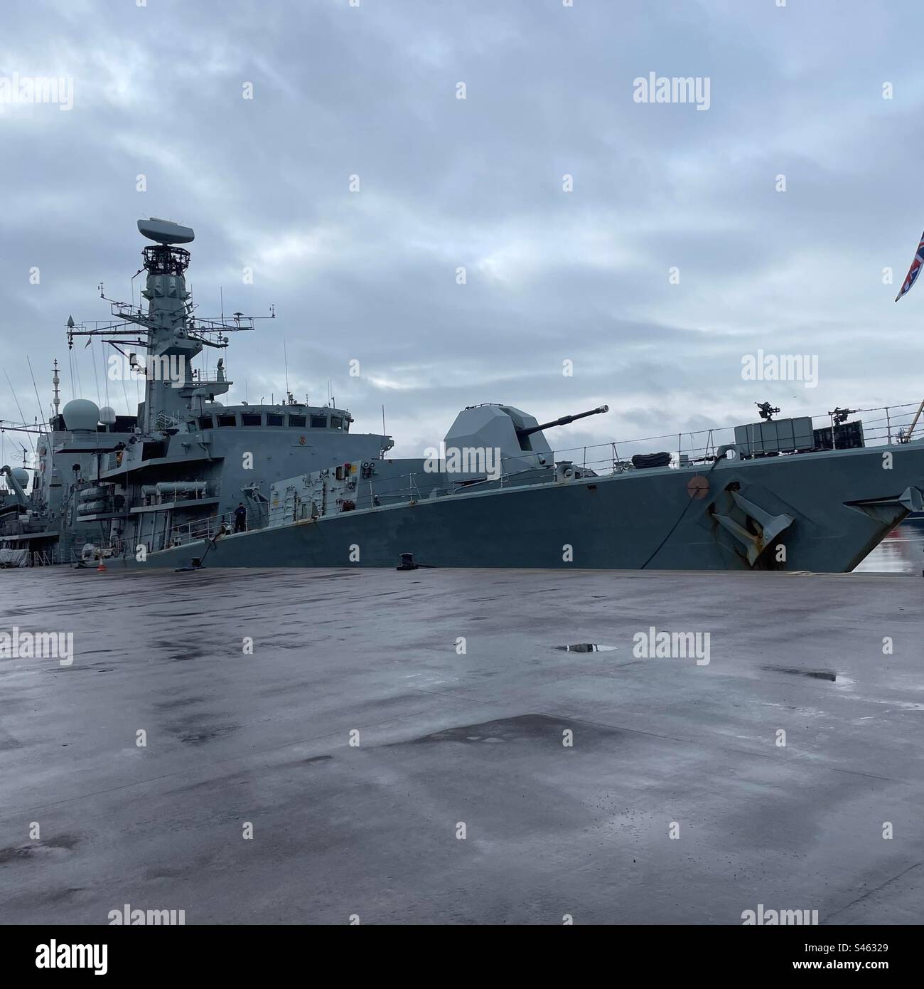 Hms montrose hi-res stock photography and images - Alamy
