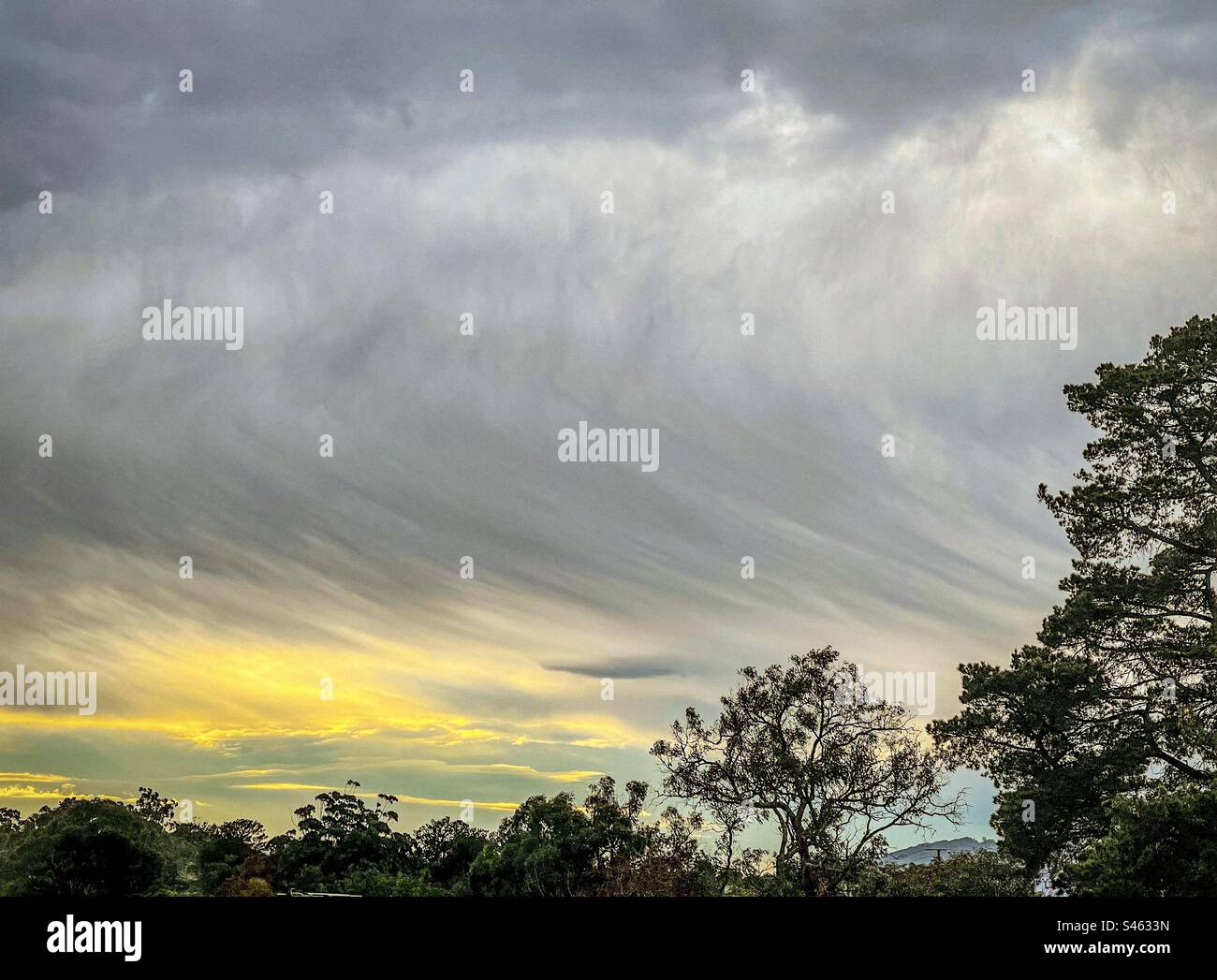 Windswept sky hi-res stock photography and images - Alamy