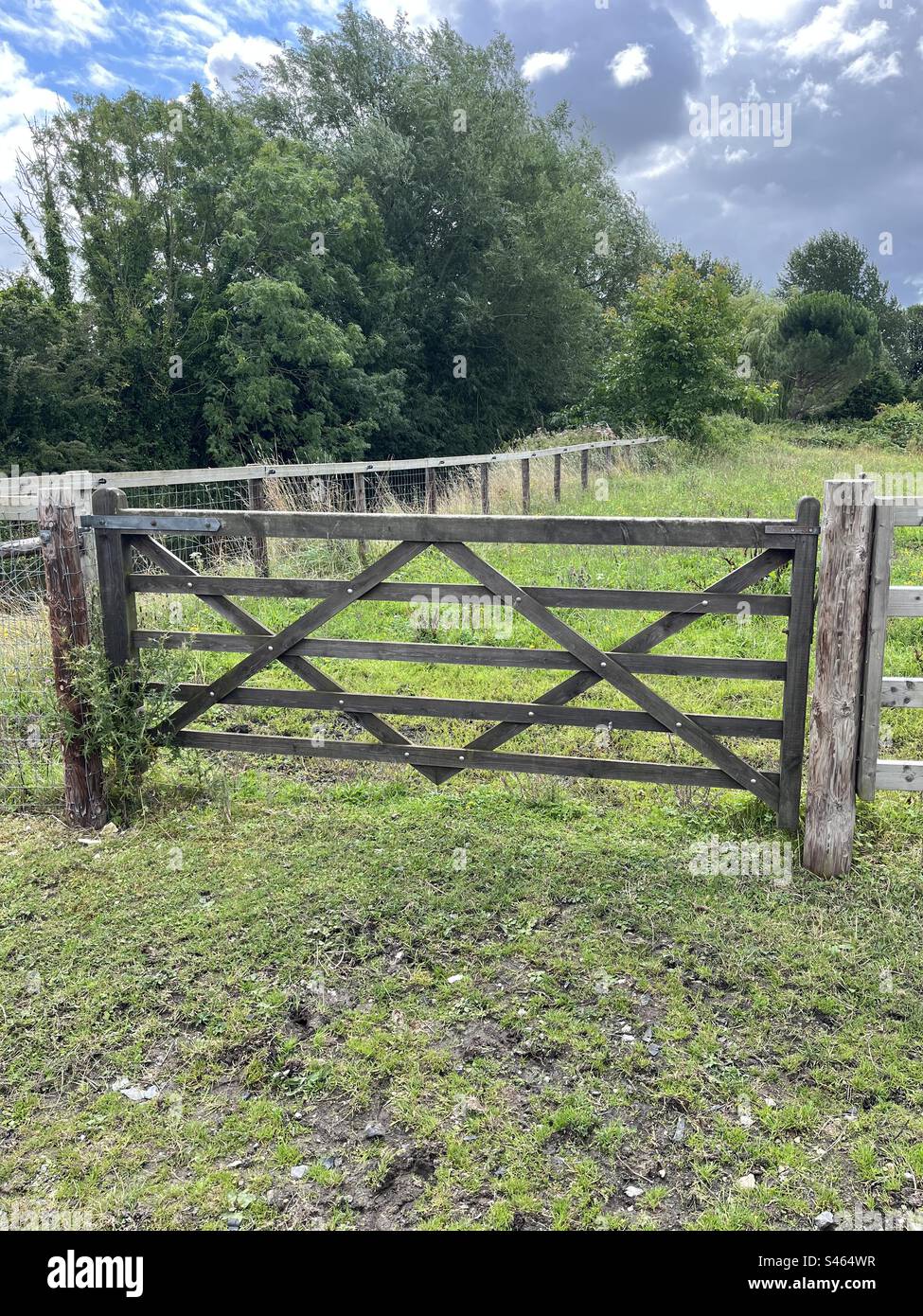Wooden gate field hi-res stock photography and images - Alamy