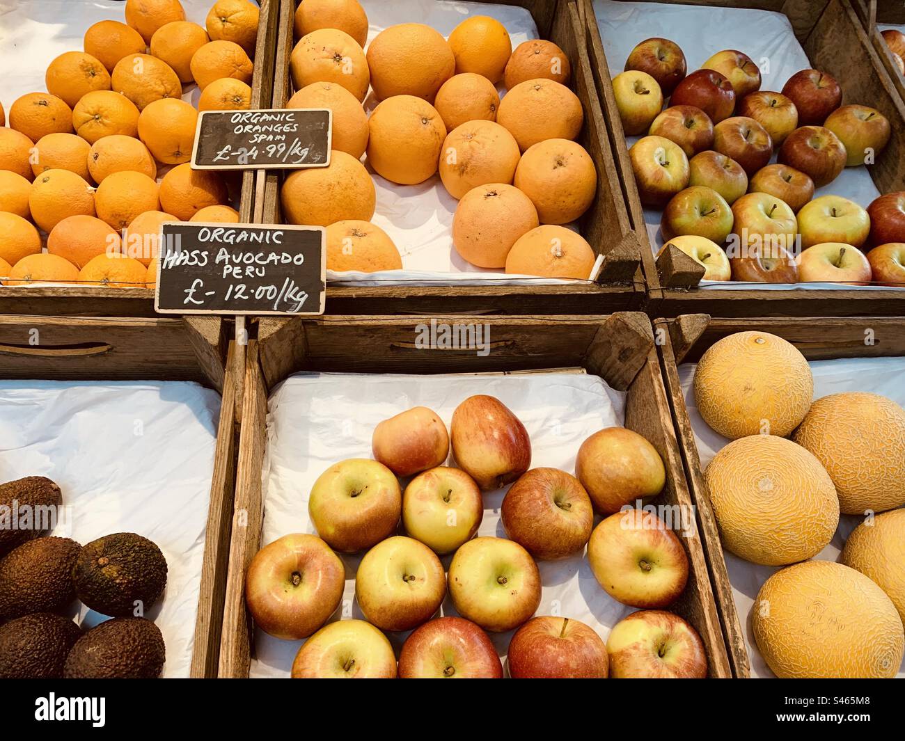 Apples and oranges hi-res stock photography and images - Alamy