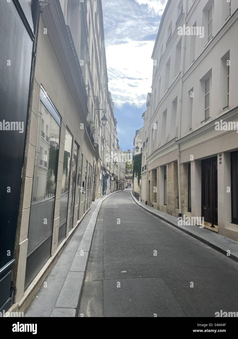 Streets or paris hi-res stock photography and images - Alamy