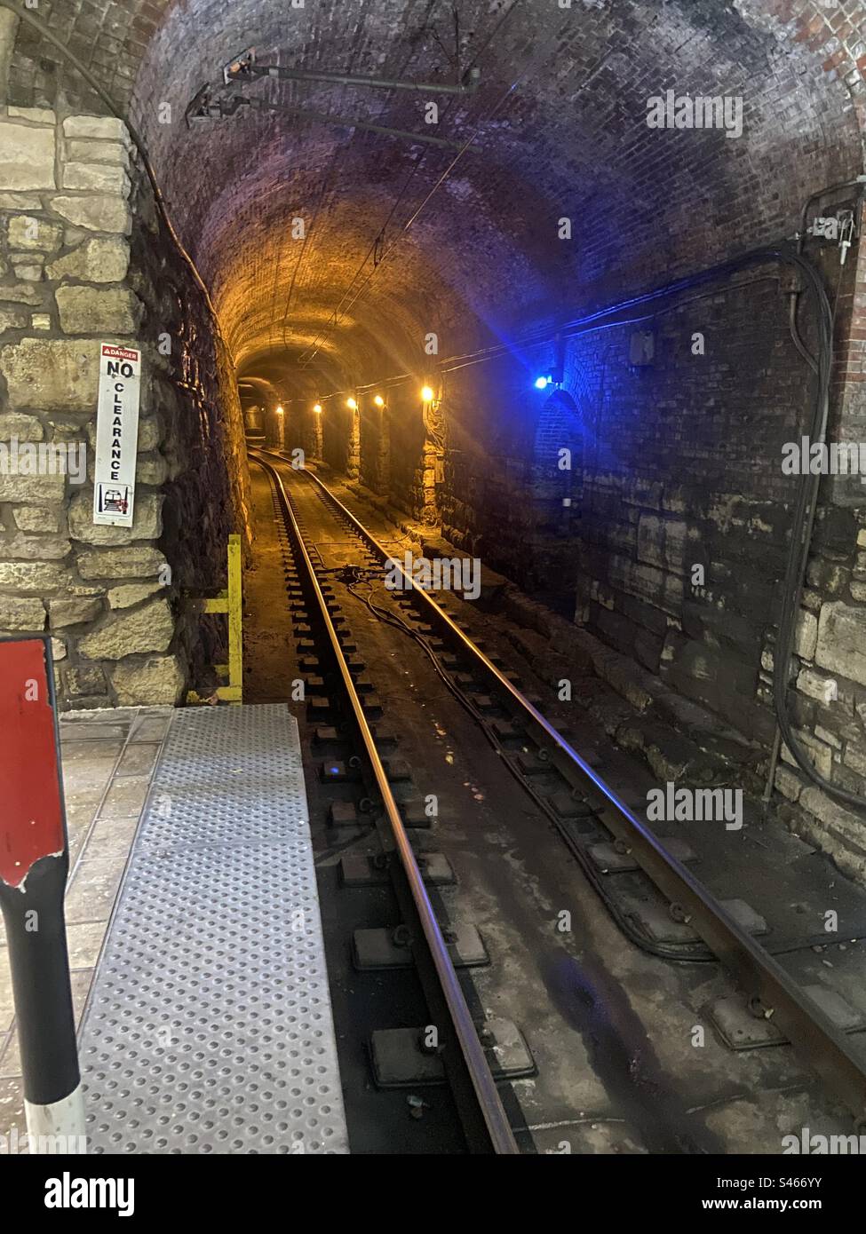 Metro trains tunnels hi-res stock photography and images - Alamy